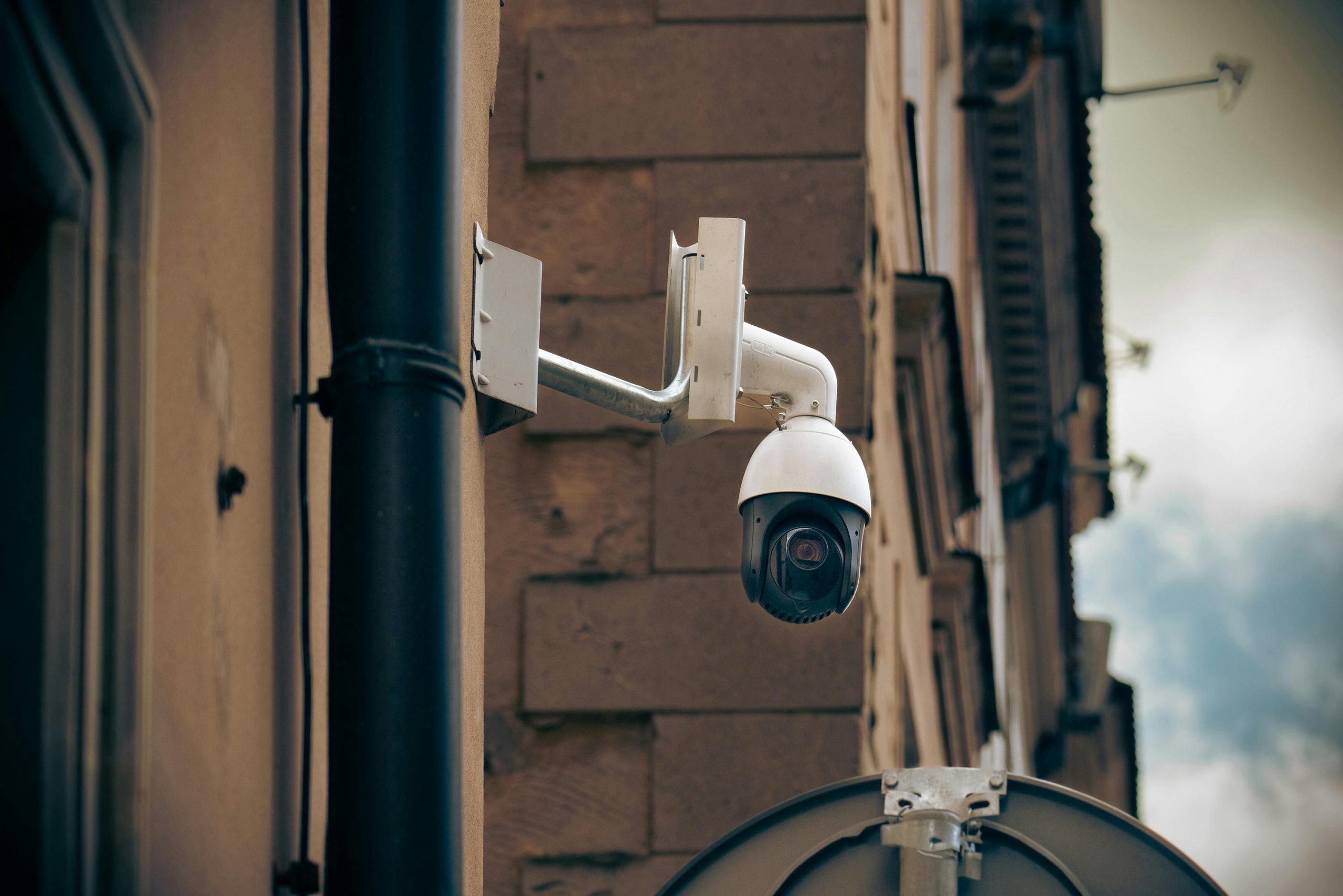 How To Become A CCTV Operator In The UK: Complete Guide For 2026 ...